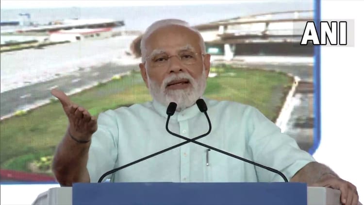 Pm Modi In Surat Live:पीएम मोदी बोले- दुनिया में 3-p की चर्चा लेकिन ...