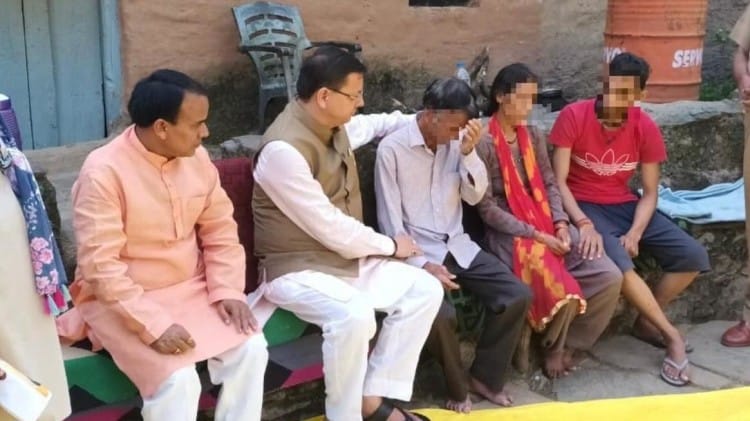 Ankita Murder Case: Cm Pushkar Singh Dhami Meet Ankita Bhandari Family Members In Pauri - Amar ...