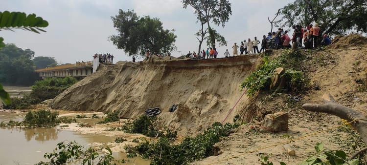 30 Meter Road Cut On Pidara Bridge - Deoria News - लाखों रुपये के बचाव ...