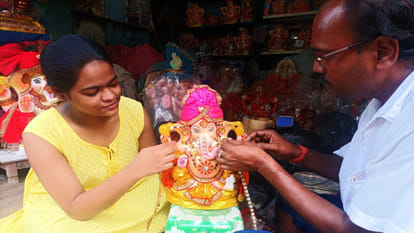 West Bengal Mother Goddess Is Found In Kumhar Tuli Youth Are Taking ...