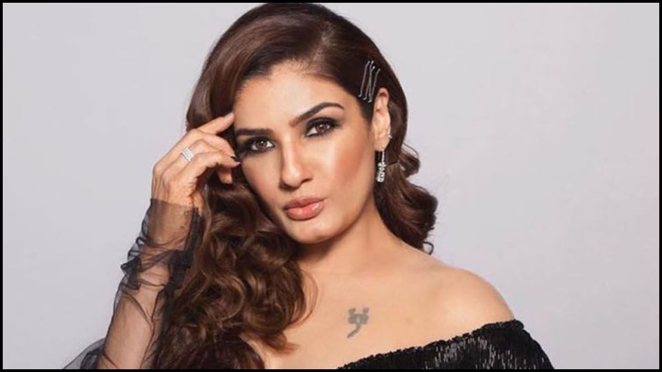 Raveena Tandon Show Cleavage In His Latest Photoshoot Actress Bold ...
