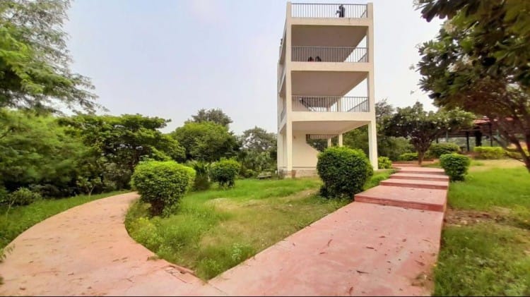 Tourists Will See The Taj Mahal From The Watch Tower Of Sheeshmahal ...