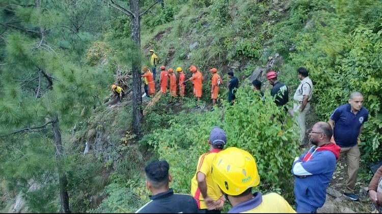 बिना दुल्हन के लौटा दूल्हानहीं टूट रही खामोशी गांव पहुंचे चार शव हर तरफ चीख पुकार लाशें देख