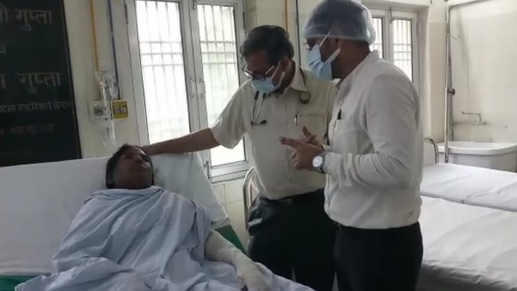 Bhadohi Fire Dm Gaurang Rathi And Sp Reached Bhu Hospital To Know About ...