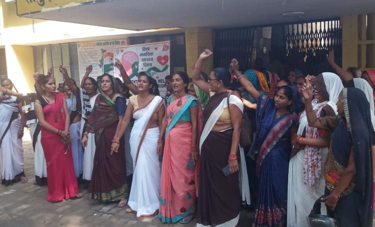 Asha Took The Superintendent Hostage, Protested - Amethi News - आशा ...