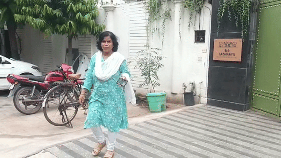 Agra:लधानी ग्रुप के 40 ठिकानों पर आयकर के छापे, नकदी व हवाला कारोबार का ...