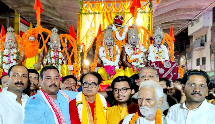 Nayan Was Shocked To See The Meeting Of The Four Brothers. - Bhadohi ...