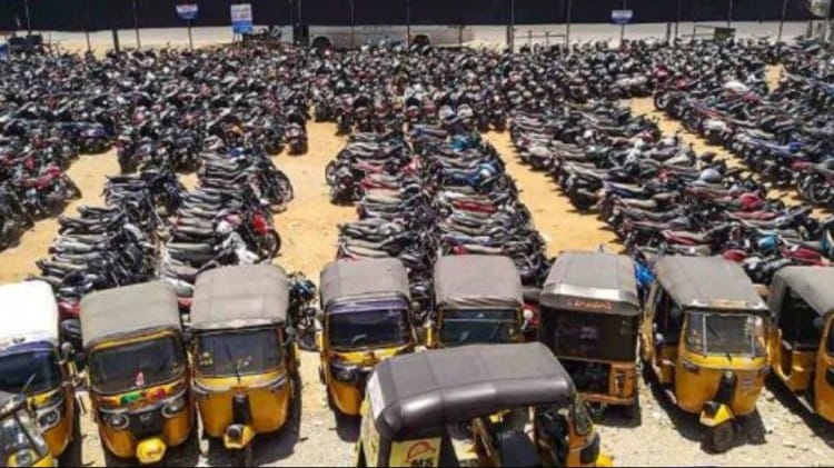 Karnataka Auto Drivers Stage Demo Against Ban On Services By Ride ...
