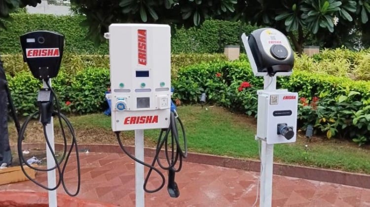 Erisha E Mobility:ईवी चार्जिंग स्टेशनों के साथ पैसेंजर और कार्गो ...