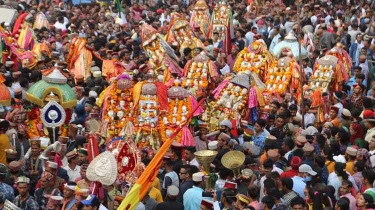 हिमाचल विस चुनाव:चुनावी वेला में देवी-देवताओं के दरबार पहुंच रहे टिकट ...