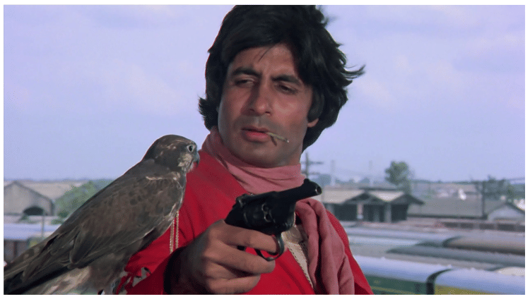 Amitabh Bachchan 10 Muslim Characters In Films Saat Hindustani Coolie ...