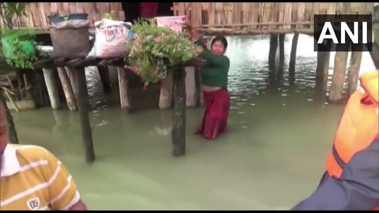 Assam Flood:असम के धेमाजी में बाढ़ से हालात गंभीर, लाली नदी में डूबी ...