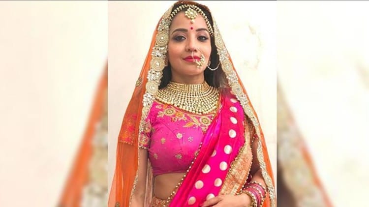 Karwa Chauth 2022 Bhojpuri Actress Monalisa Shares Mehndi And Karva ...