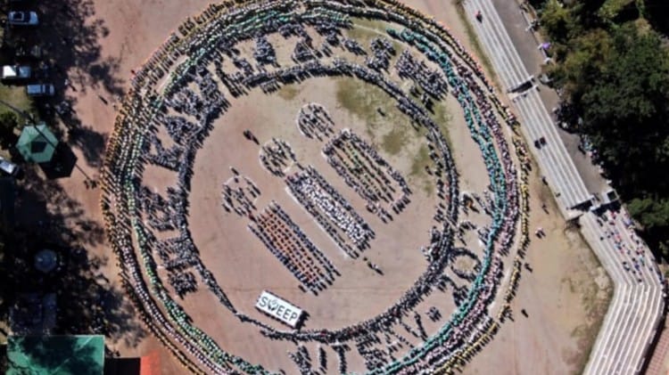 Mandi:15 स्कूलों के 7,000 विद्यार्थियों ने मानव शृंखला बनाकर दिया मतदान ...