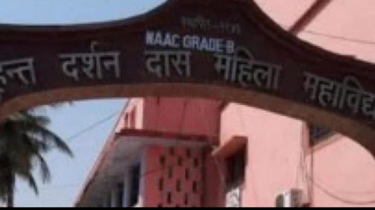 Girl Students Protest Mddm College Refusing To Remove The Hijab Before ...