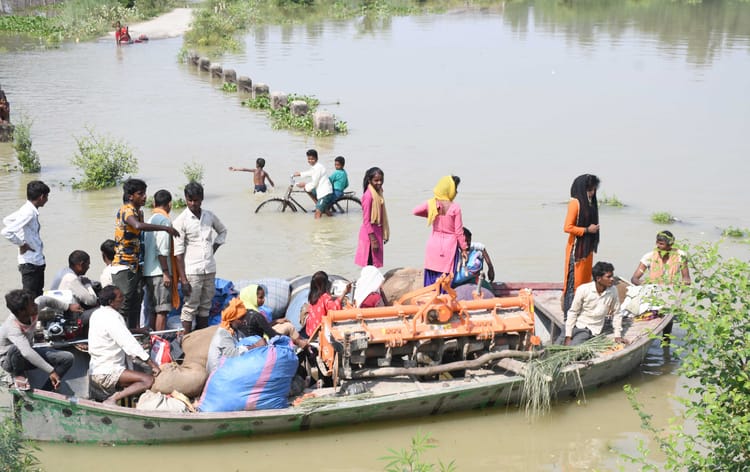 Ganga Water Entered Kasimpur Village, Officials Took Stock - Kannauj ...