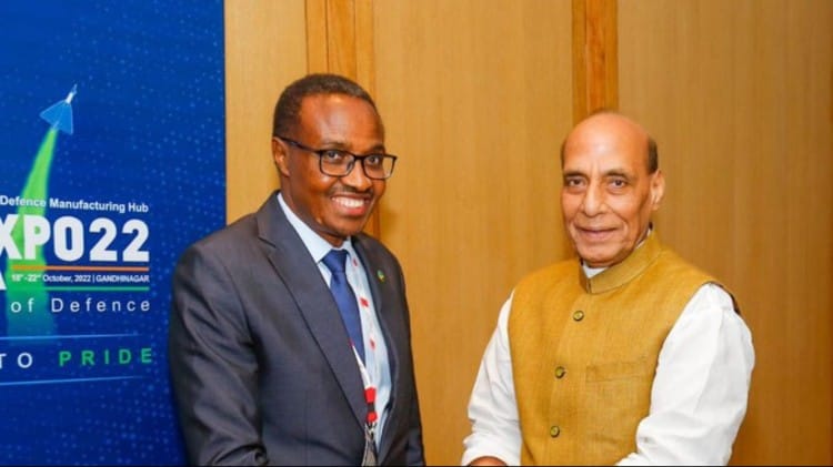 12th Edition Of Defexpo:रवांडा के रक्षा मंत्री मुरासिरा से राजनाथ सिंह ...