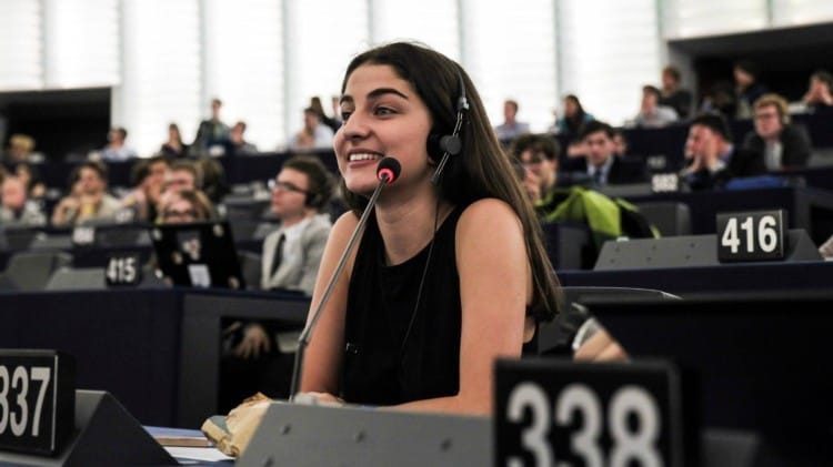 Twenty Six Years Old Romani Mukhtari Became Climate Change Minister In ...