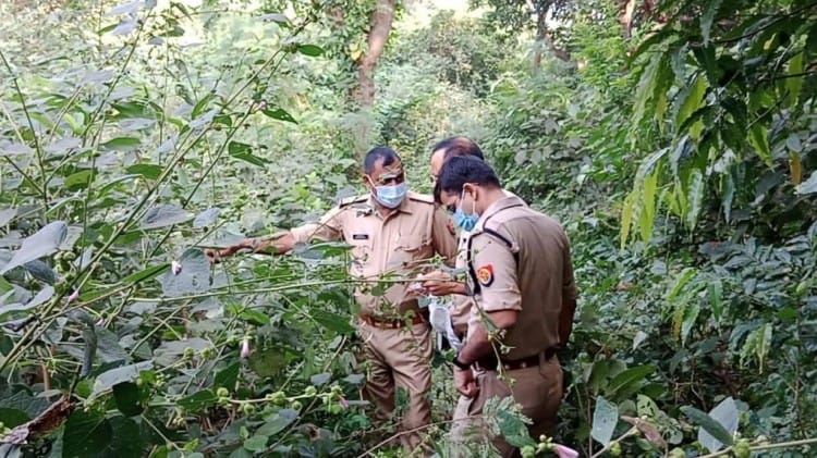 Azamgarh:श्मशान घाट के पास मिली महिला की सिर कटी लाश, ऐसी दूसरी घटना से ...