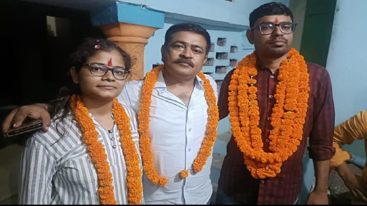 Vivek Of Prayagraj Ranked Eighth In Merit Real Sister Sandhya Also ...