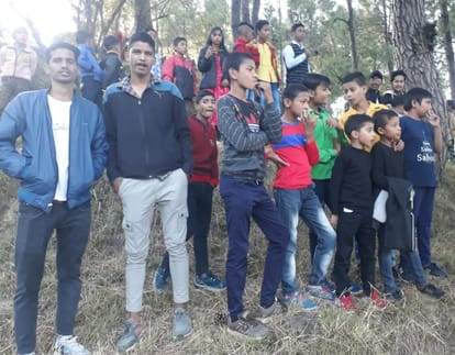 पाषाण युद्ध में रणबांकुरों ने की पत्थरों की बौछार, 15 हुए चोटिल ...