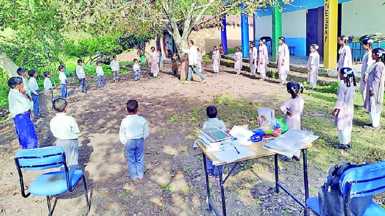 Rajouri Kalakote Teacher Harnaam Singh Helps Needy Students With Prize ...
