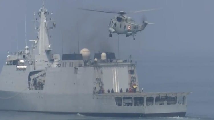 Indian Navy:नौसेना अभ्यास में केरल के विधायक, सरकारी अधिकारियों ने ...