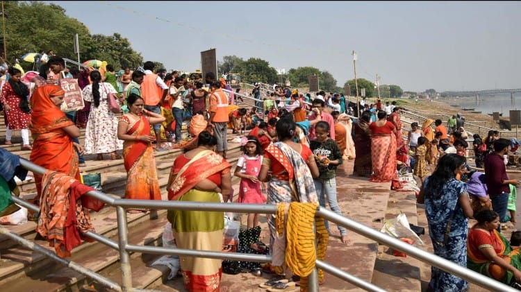 Dala Chhath Festival Ganga Yamuna River Sun Warship With Nahay Khay ...