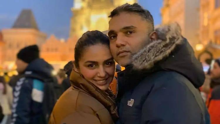 Double Xl Actress Huma Qureshi Breakup With Writer Director Mudassar ...