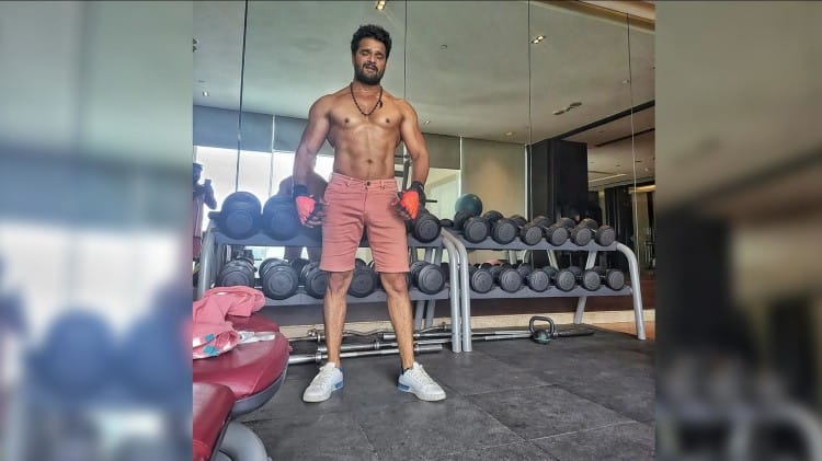 Tuesday Fitness:फिटनेस के मामले में किसी से कम नहीं हैं खेसारी लाल यादव ...