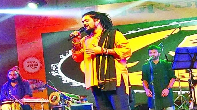 Bhajan Singer Hansraj Raghuvanshi Performed In Braj Raj Festival In ...