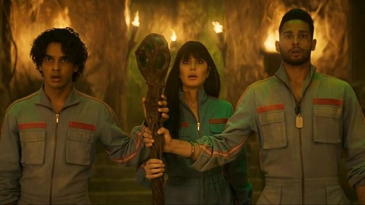 Phone Bhoot Twitter Review:हंस-हंसकर लोट-पोट हुए दर्शक, ईशान-सिद्धांत ... Phone Bhoot Twitter Review:हंस-हंसकर लोट-पोट हुए दर्शक, ईशान-सिद्धांत ...