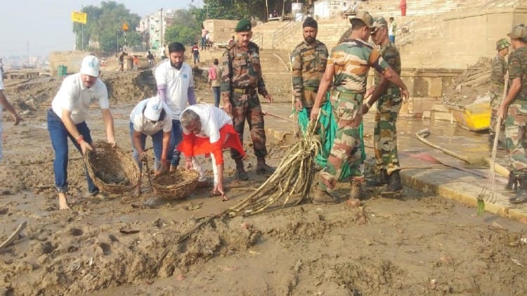 Namami Gange And Members Of Ganga Task Force On Their Backs Cleanliness ...