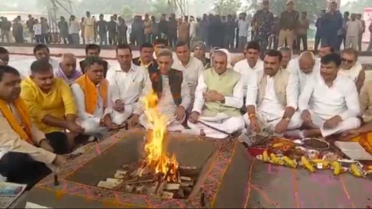 बागपत:मंत्री के भाषण के दौरान हंगामा, रालोद नेताओं ने बकाया गन्ना ...