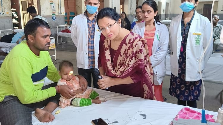 Kanpur:छह माह की बच्ची का कार्निया किया प्रत्यारोपित, आंख में आई ड्राप ...