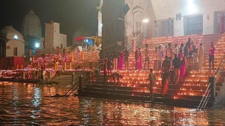 Dev Diwali 2022 Yamuna Ghats Lit Up With The Light Of 21 Thousand Lamps ...