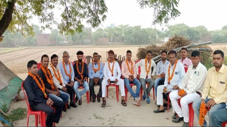 Block Panchayat Members Protest Against Block Chief Bichpuri Agra ...
