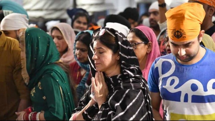 Devotees Celebrated The Prakash Parv Of Sri Guru Nanak Dev Ji - Amar ...
