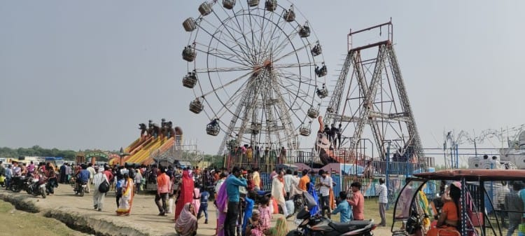 Thousands Of Devotees Took A Dip Of Faith At Dhai Ghat - Shahjahanpur ...