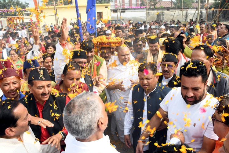 Valmiki Samaj Took Out A Religious Journey For The Raising Of The Flag ...