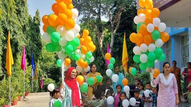 Children Learning From Knowledge To Patriotism In The Classroom - Amar ...