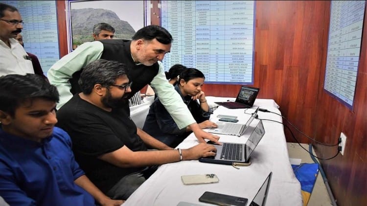 Mcd Election 2022 Aap Keep An Eye On Election Activities From War Room ...