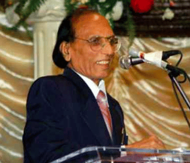 Bashir Badr Poetry Mohabbaton Men Dikhave Ki Dosti N Mila - Amar Ujala ...