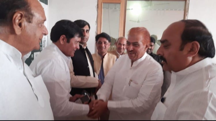 Muzaffarnagar:रालोद कार्यालय पहुंचे खतौली से प्रत्याशी मदन भैया, कहा-हर ...