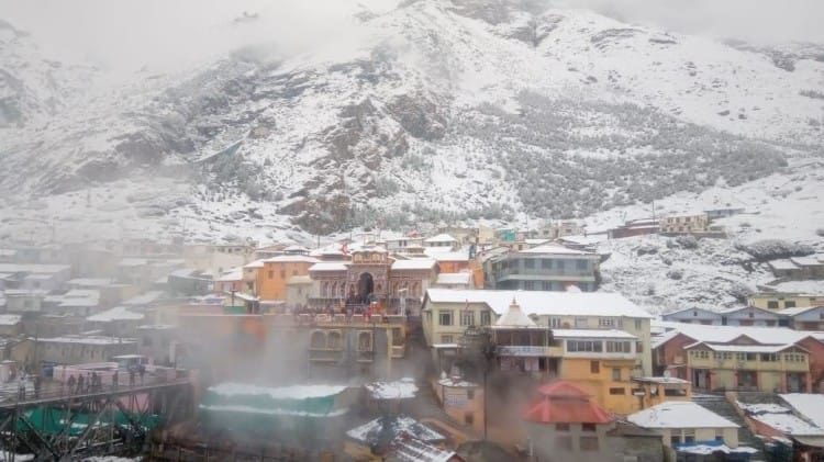 Uttarakhand Snowfall News: Badrinath Dham Covered With Heavy Snow See ...