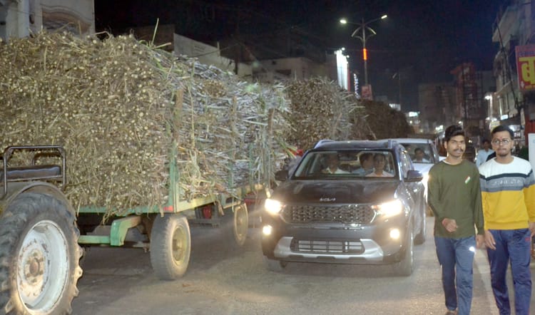 Break Down In Shamli Mill, Jam Of Sugarcane Vehicles In The City ...