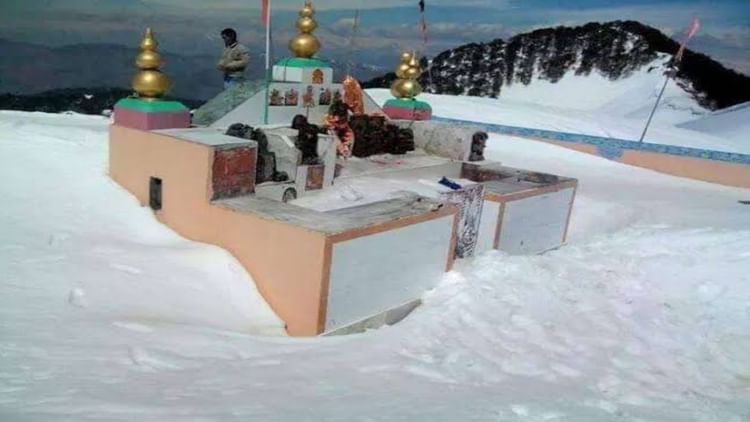 Snow Does Not Last On The Temple And Idols Of Maa Shikari Devi, Know ...