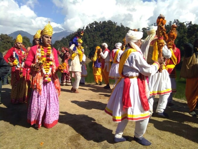 पांडव पश्वाओं ने देवरियाताल में किया स्नान - Pandav Pashwas Bathed In ...