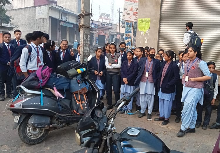 Refusal To Send Children To School In Khatara Buses - Baghpat News ...