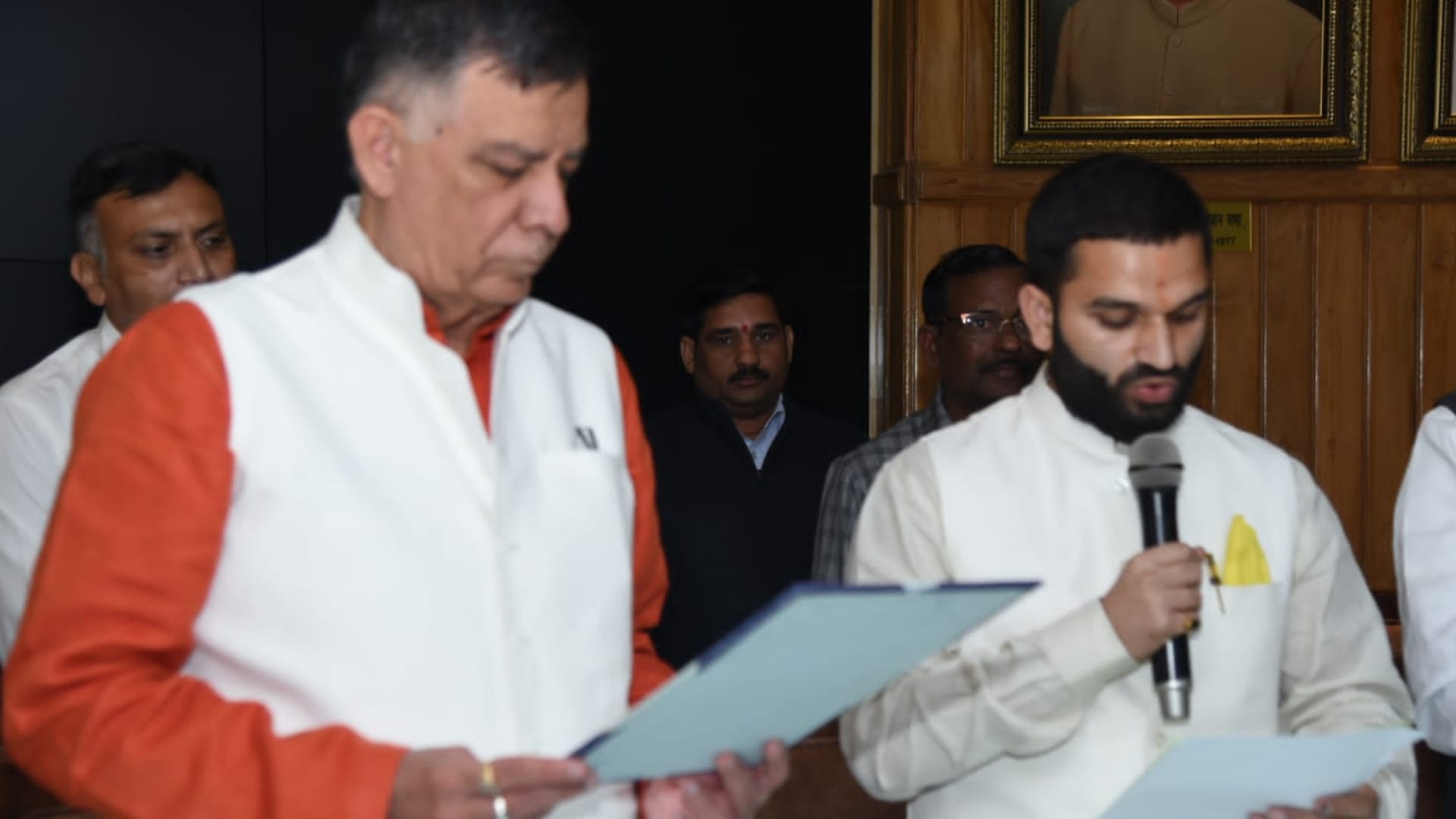 Up News:भाजपा विधायक अमनगिरी को विधानसभा अध्यक्ष ने दिलाई शपथ, भारी ...